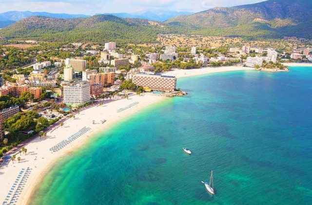 Un fondo británico saca al mercado 3 de sus hoteles vacacionales de ...