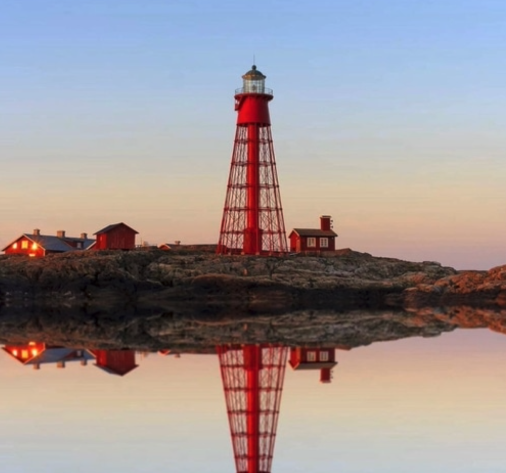 El hotel más aislado del mundo: nueve cuartos en el faro de una ...