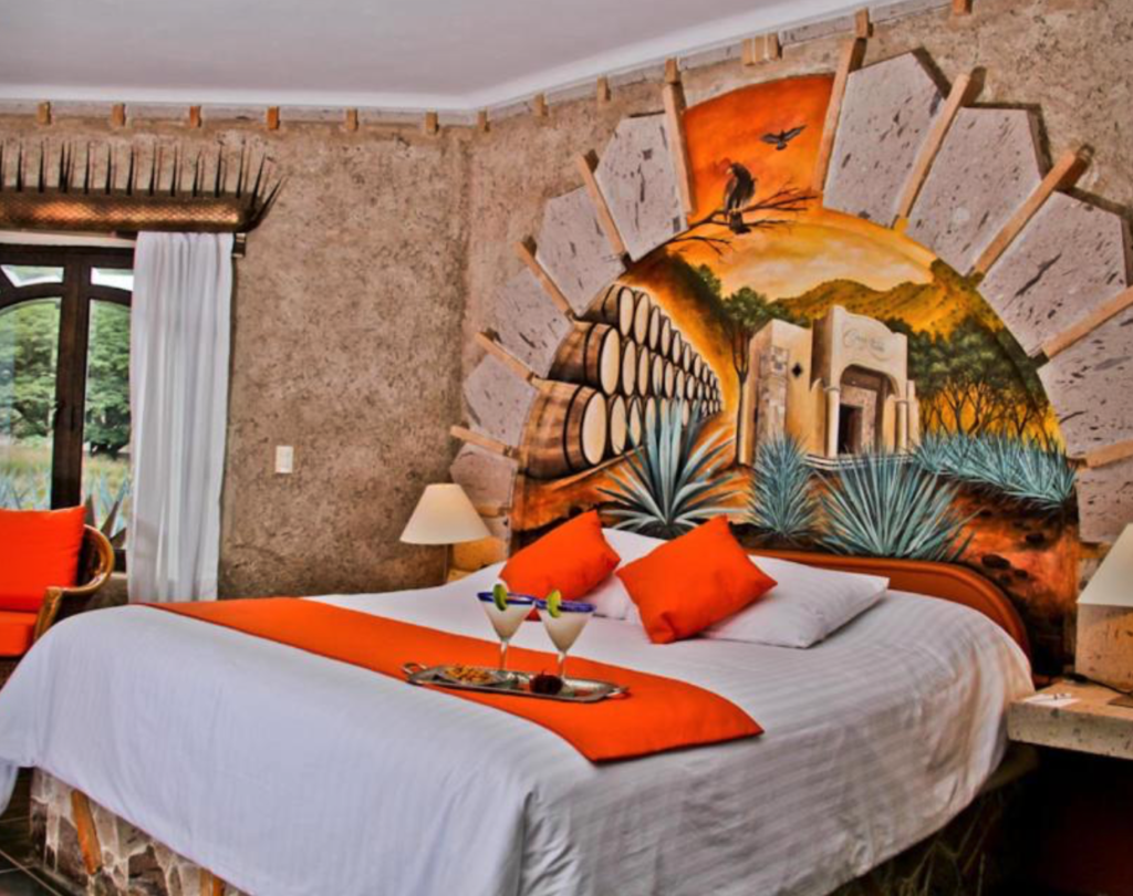 Dormir en un barril gigante de tequila es posible en este hotel de 5 ...