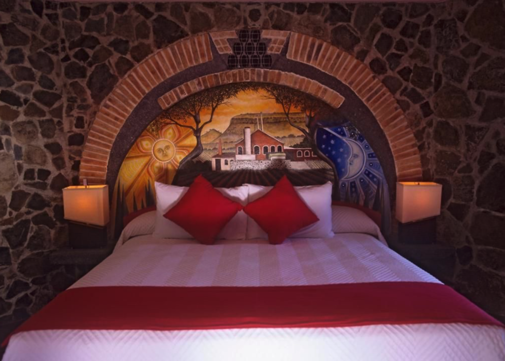 Dormir en un barril gigante de tequila es posible en este hotel de 5 ...