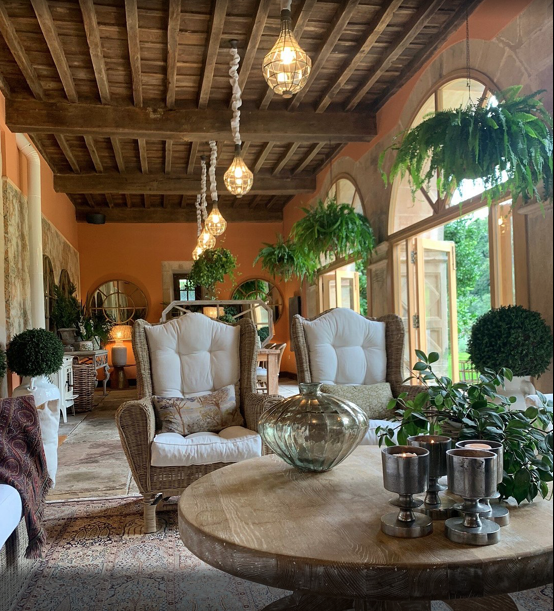 El único Relais & Châteaux de Cantabria: interiorismo rococó mezclando ...