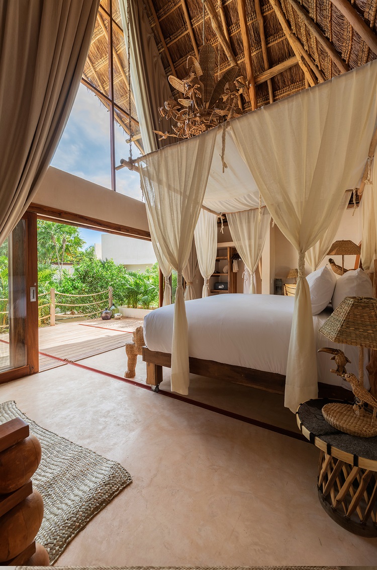 Un lobby que separa la selva del mar, suites con cenotes o camas ...